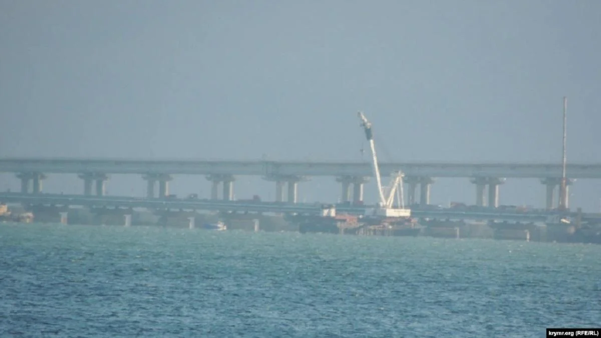 A span collapsed on the Crimean bridge as a result of an explosion ...