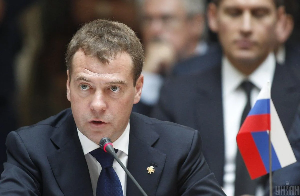 Medvedev broke down due to US sanctions: he promised a nuclear attack ...