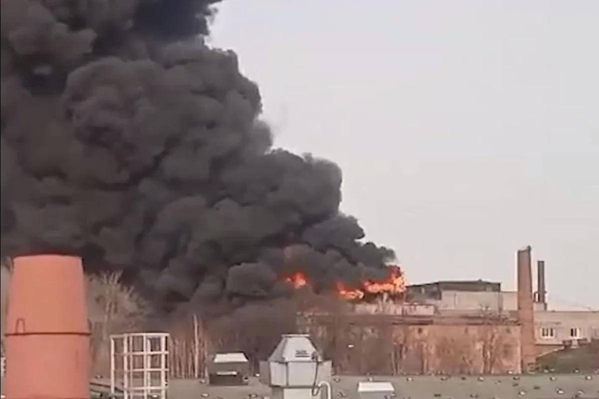 A strategic plant partially burned down near Moscow (video) – Ukraine ...