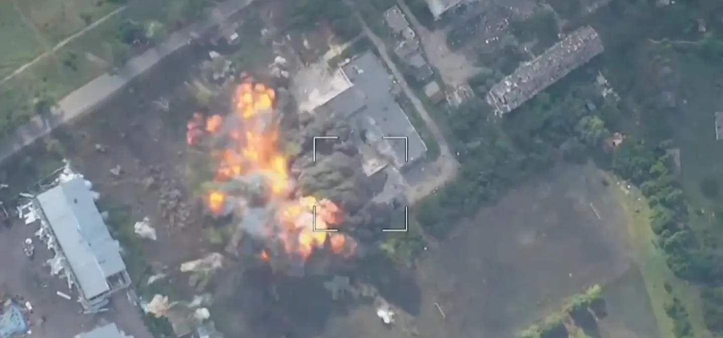 Russia’s 3.3-Ton Glide Bombs Scatter Shrapnel Farther Than Half A Mile ...