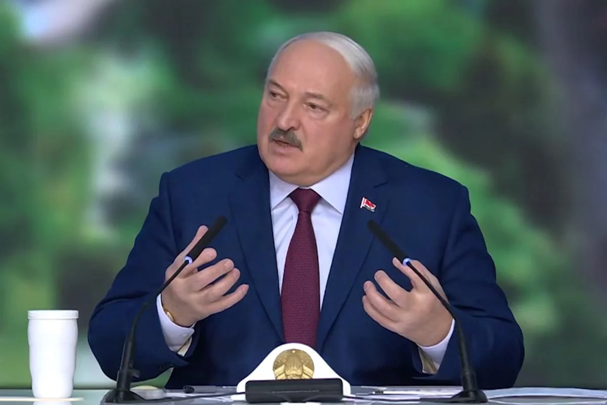 “There is no dictatorship in the country”: Lukashenko threatens to shut ...