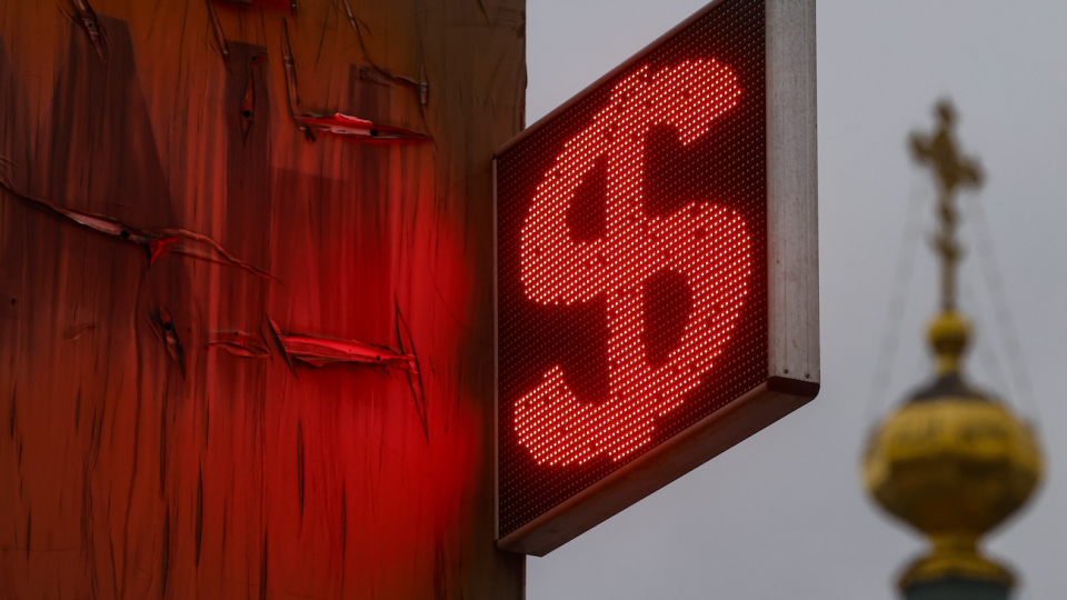 Dollar inflow into Russia collapses to mid-1990s levels – Ukraine Today ...