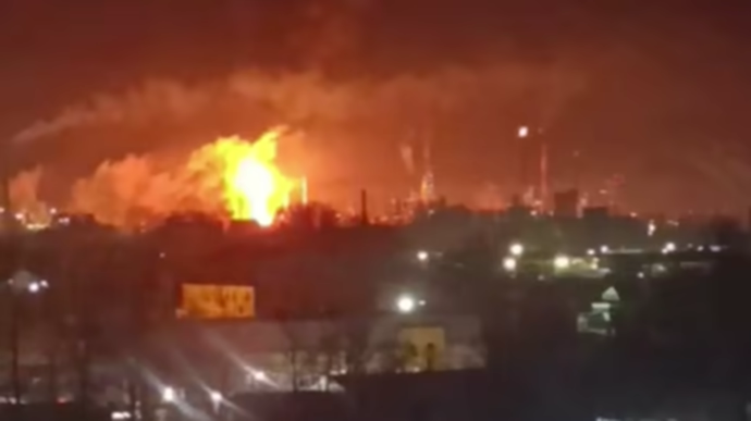 Drones hit one of Russia’s largest oil refineries – video – Ukraine ...