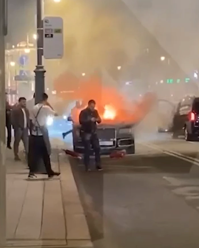 Vladimir Putin’s limo blows up in massive explosion as car engulfed in ...