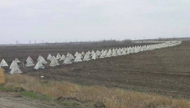 Russians building new line of fortifications in northwest Mariupol ...