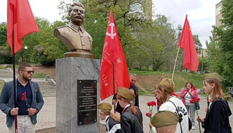 A monument to Stalin was erected by the occupiers in captured Melitopol ...