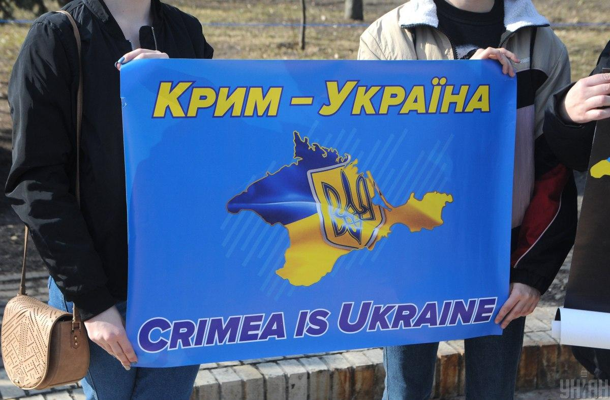 Russians flee Crimea en masse and complain about life on the peninsula ...