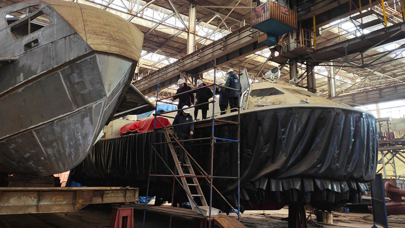 Russia’s State Shipbuilding Giant to Slash 70% of Workforce at Key Far ...