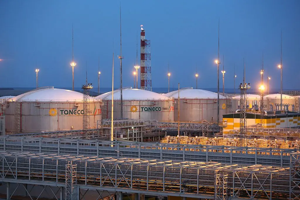 BREAKING NEWS: Russia to import gasoline from Asia as nearly 40% of ...